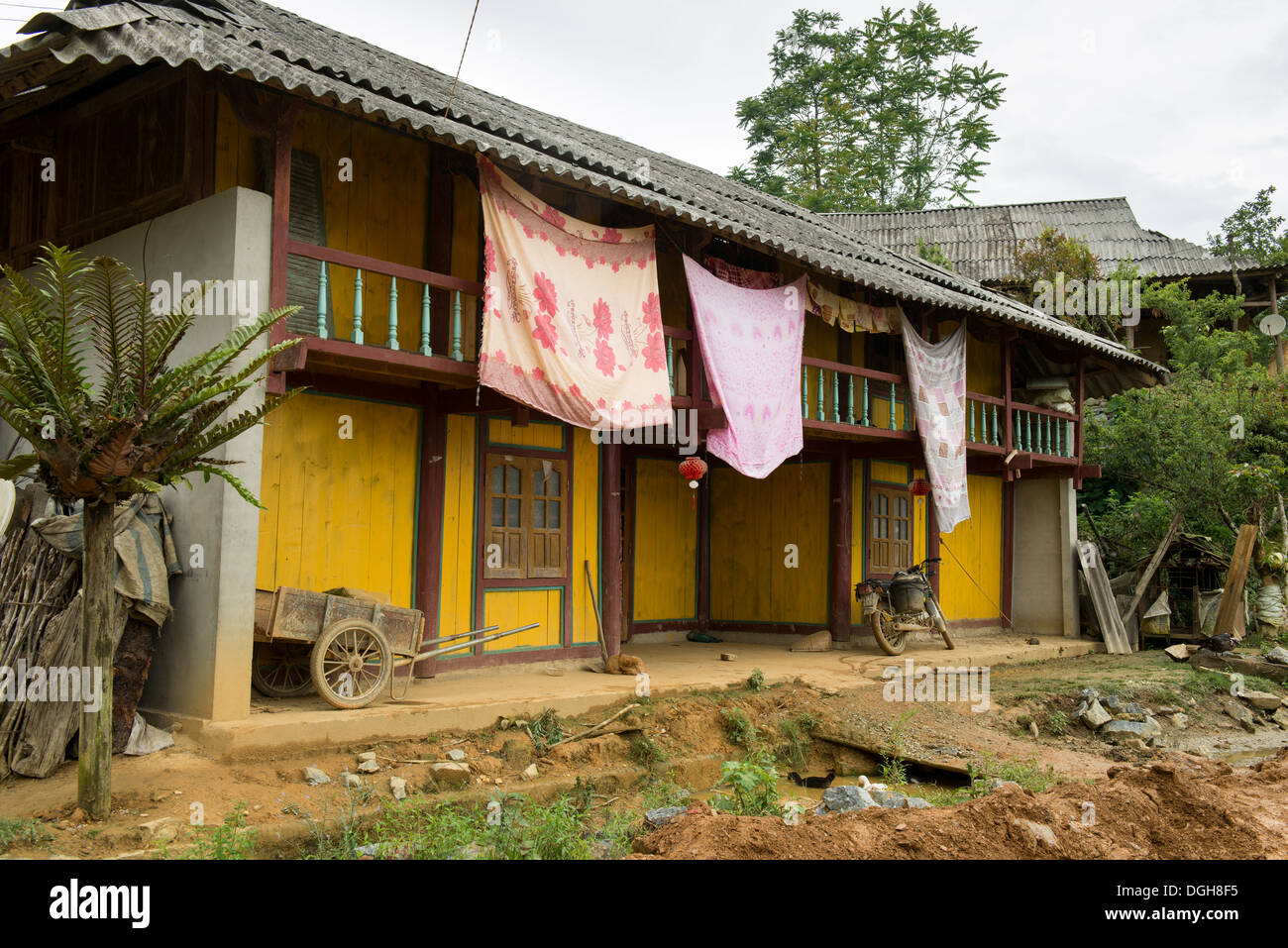 Hmong vietnam house hi-res stock photography and images - Alamy