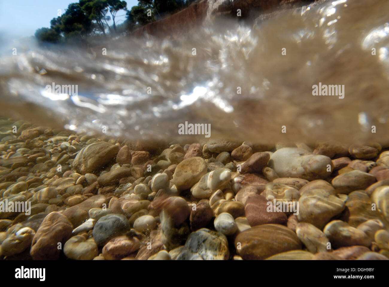 Underwater above beach split view hi-res stock photography and images ...