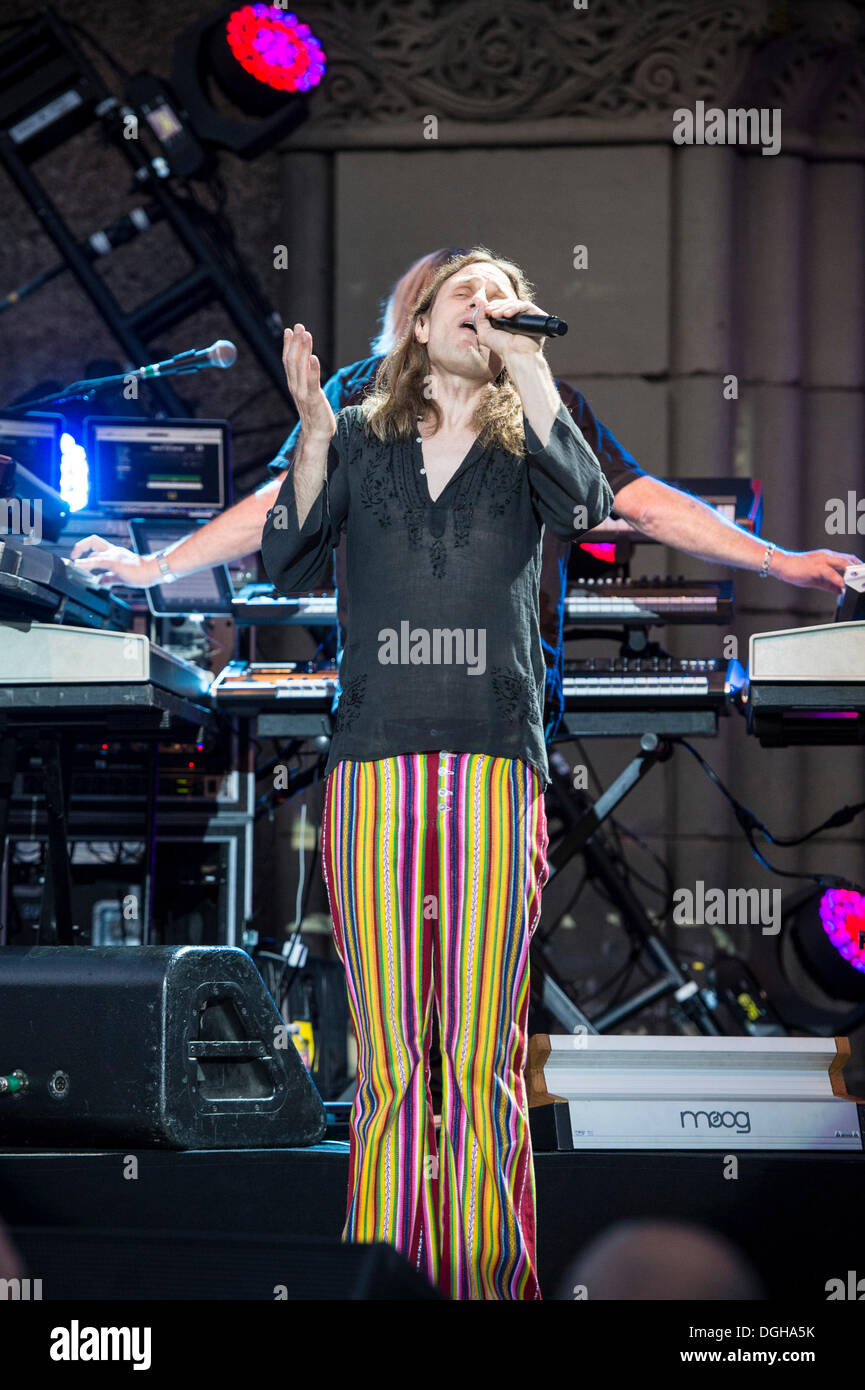 Saratoga, California, USA. 7th July, 2013. Singer JON DAVISON of ...