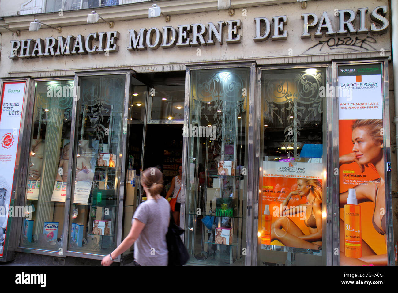 Pharmacy paris hi-res stock photography and images - Alamy