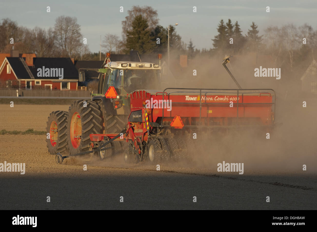 Fendt 820 Vario tractor with Tume Cultipack disk harrows and Tume Nova ...