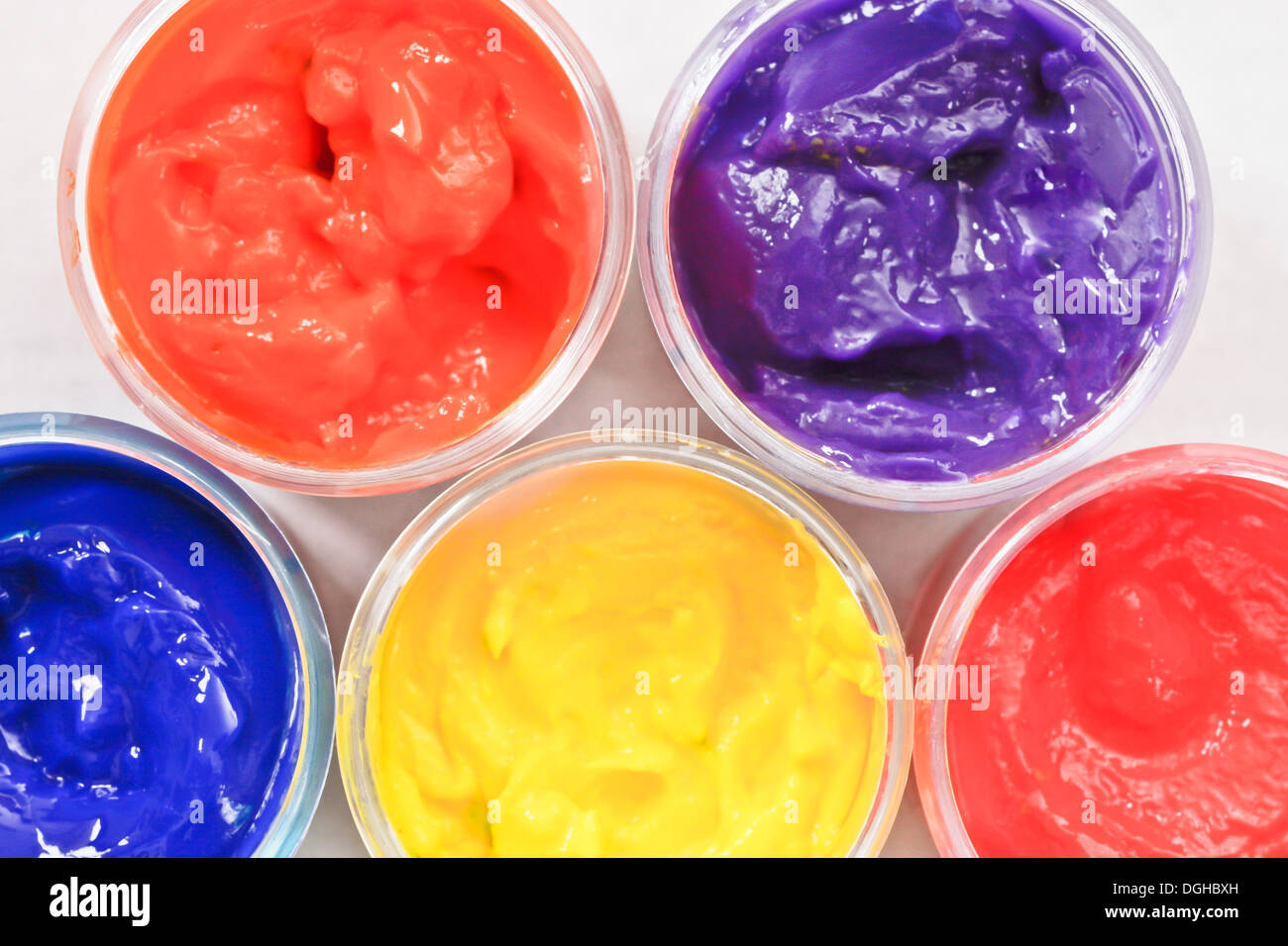 Plastic paint pots hi-res stock photography and images - Alamy