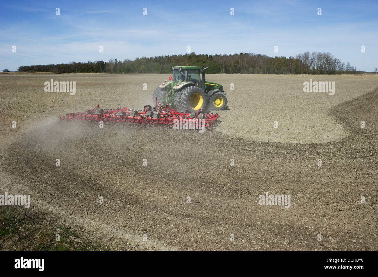 John Deere 7720 tractor with Vaderstad NZ-Aggressive-800 harrows ...