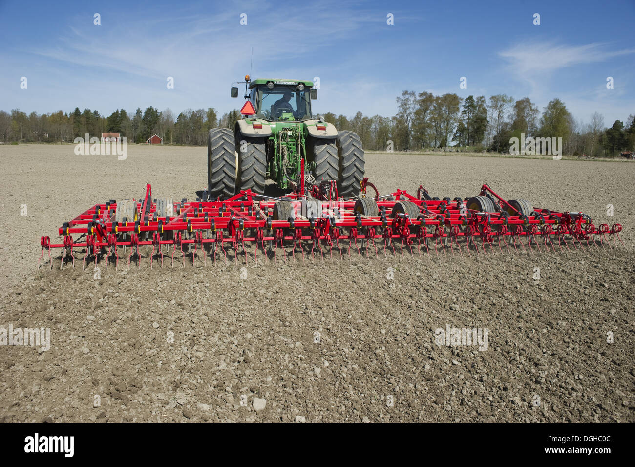 John Deere 7720 tractor with Vaderstad NZ-Aggressive-800 harrows ...