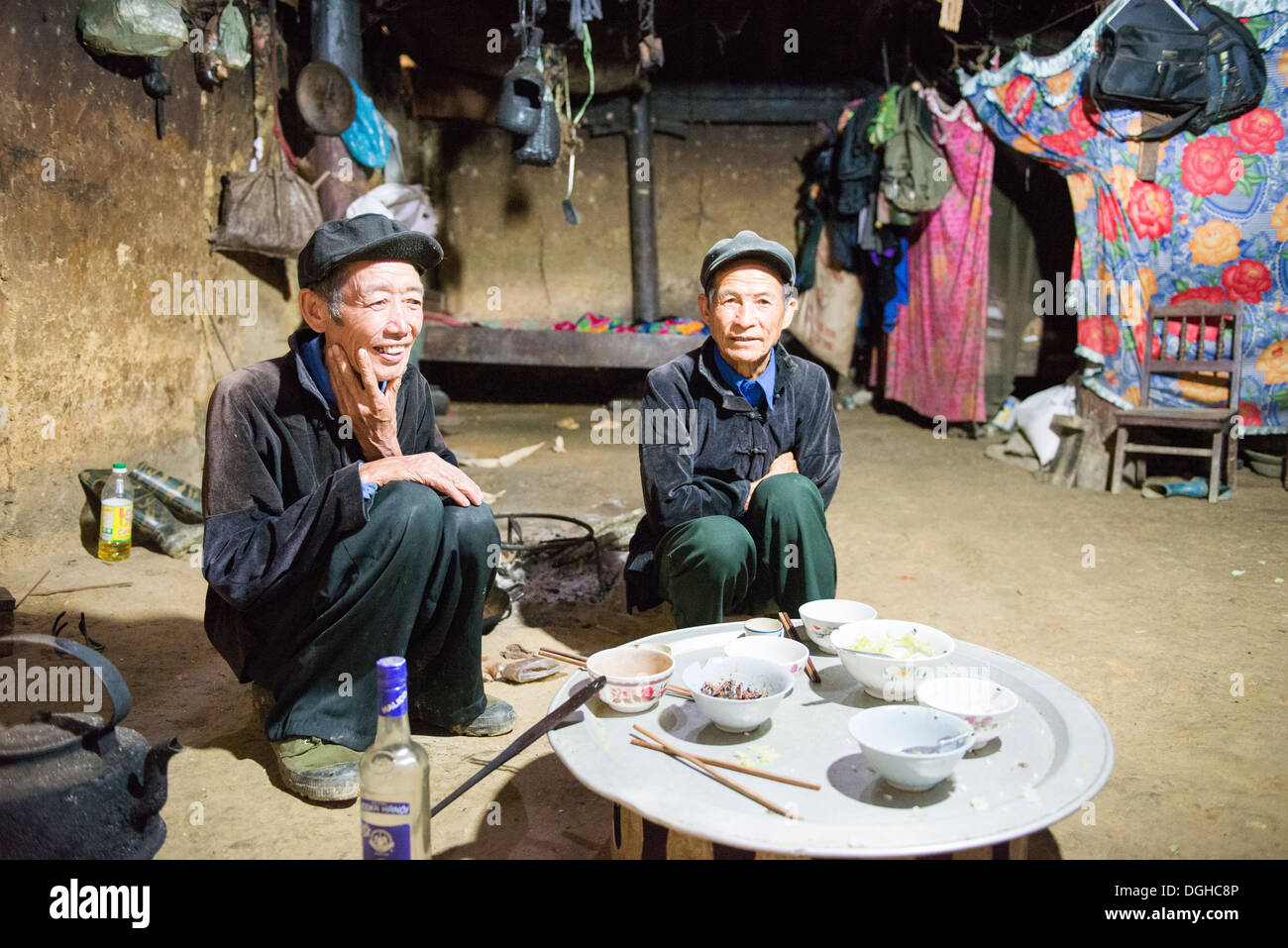 Hmong old man hi-res stock photography and images - Alamy