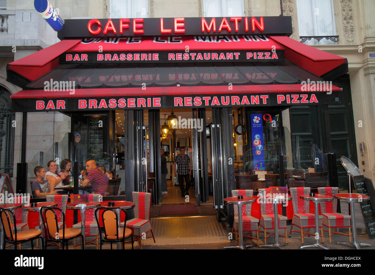 Paris french bar hi-res stock photography and images - Alamy