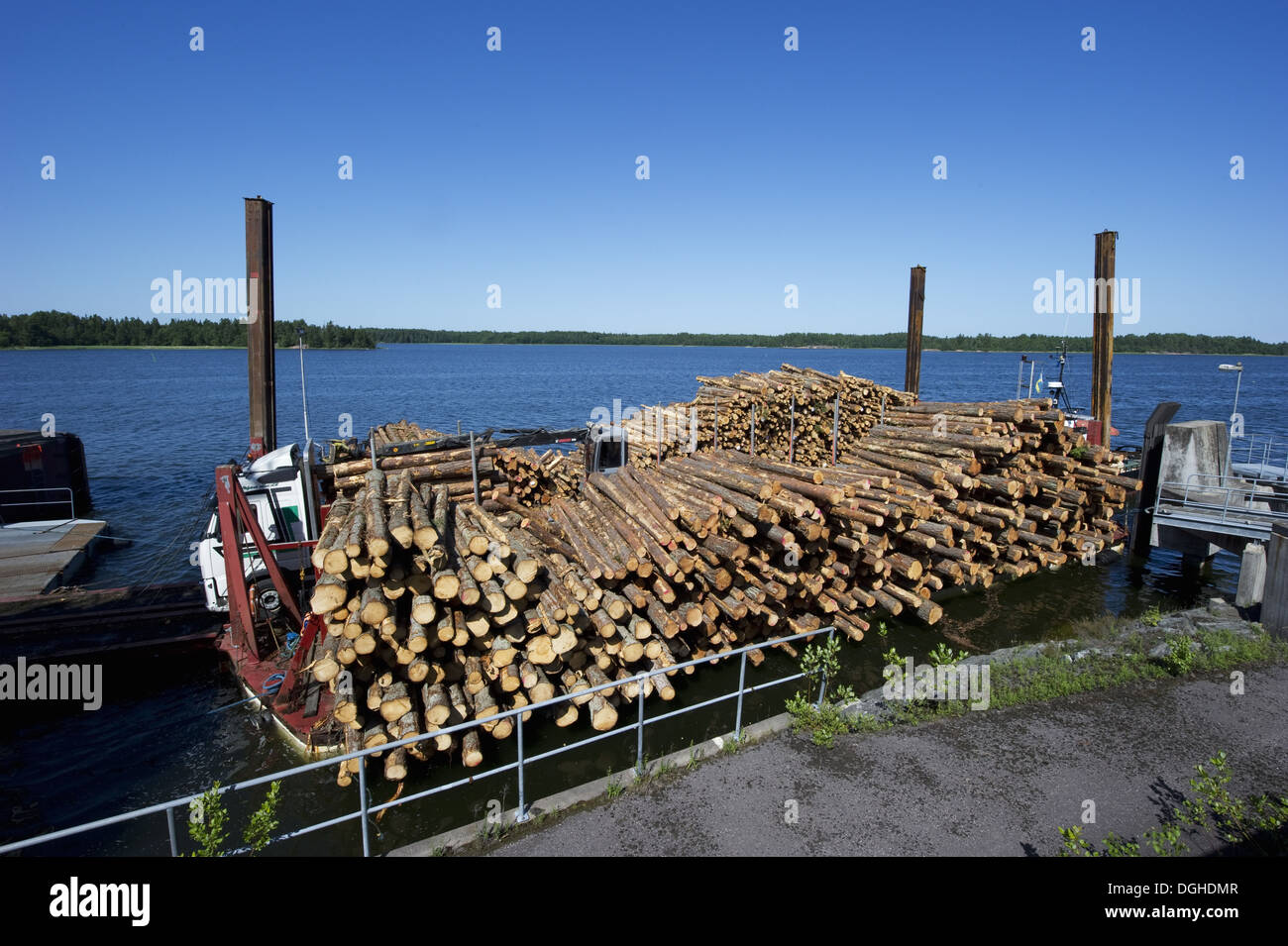 Lorry loaded with logs hi-res stock photography and images - Alamy