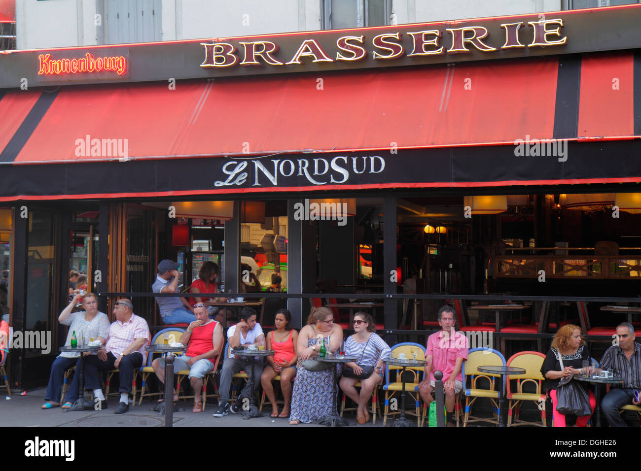 French cafe bar restaurants in hi-res stock photography and images - Alamy