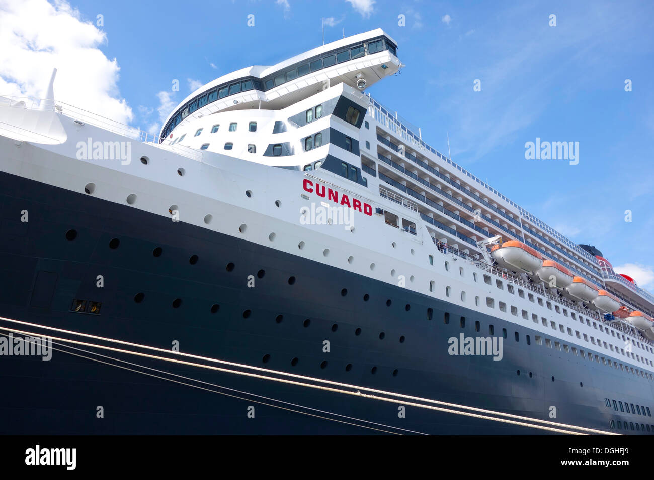 Queen mary ship bow hi-res stock photography and images - Alamy
