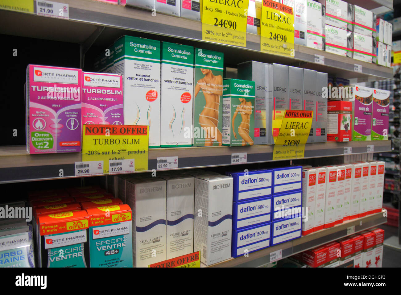 Paris France,8th arrondissement,Rue de Miromesnil,Para Pharmacie,pharmacy,drugstore,sale,shelf ...