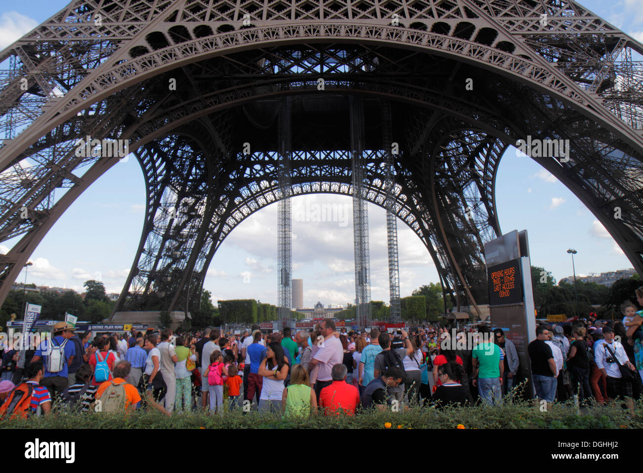 Tour eiffel tower pillars hi-res stock photography and images - Alamy