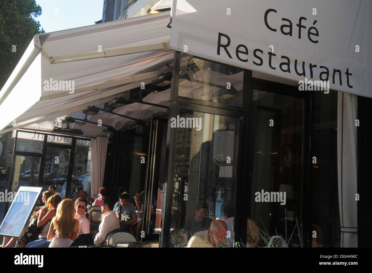 Paris alma café hi-res stock photography and images - Alamy