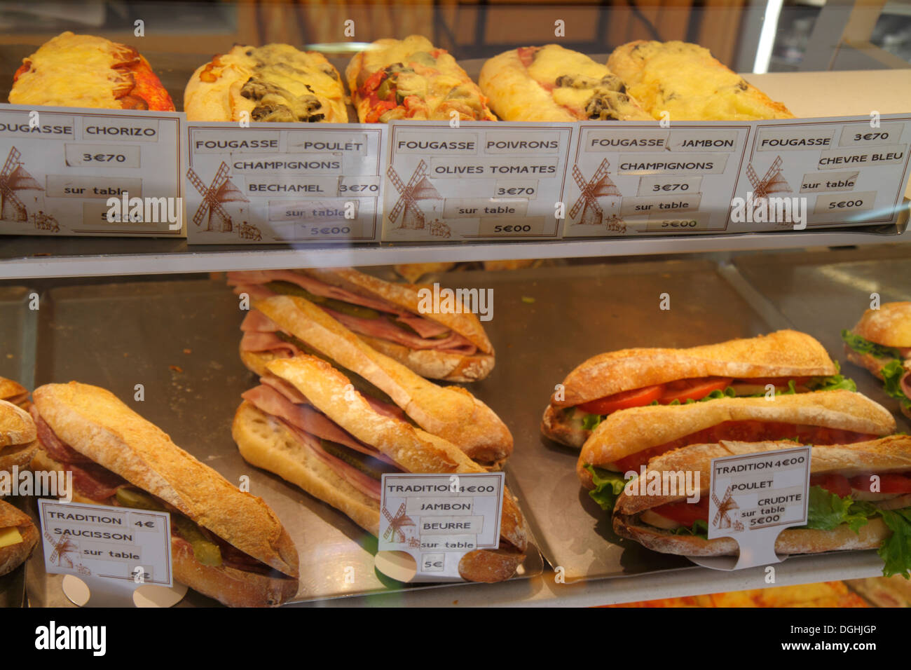 Latin quarter rive gauche left bank rue des ecoles hi-res stock ...