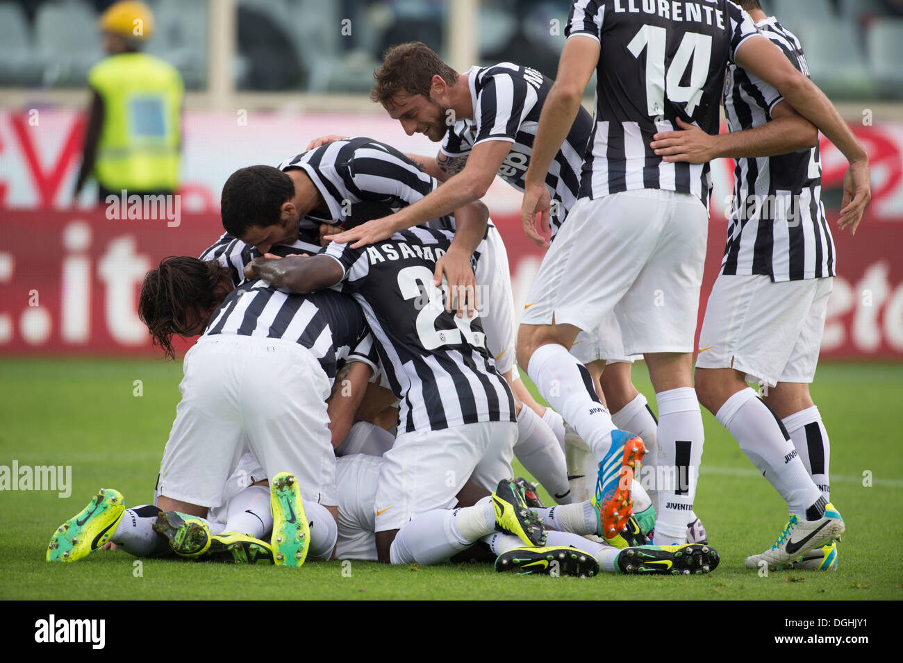Juventus paul pogba celebrates teammates hi-res stock photography and ...