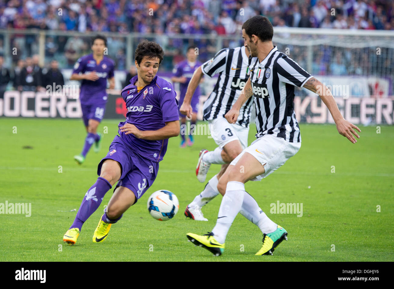 Florence, Italy. 20th Oct, 2013. Ryder Matos (Fiorentina), Leonardo ...