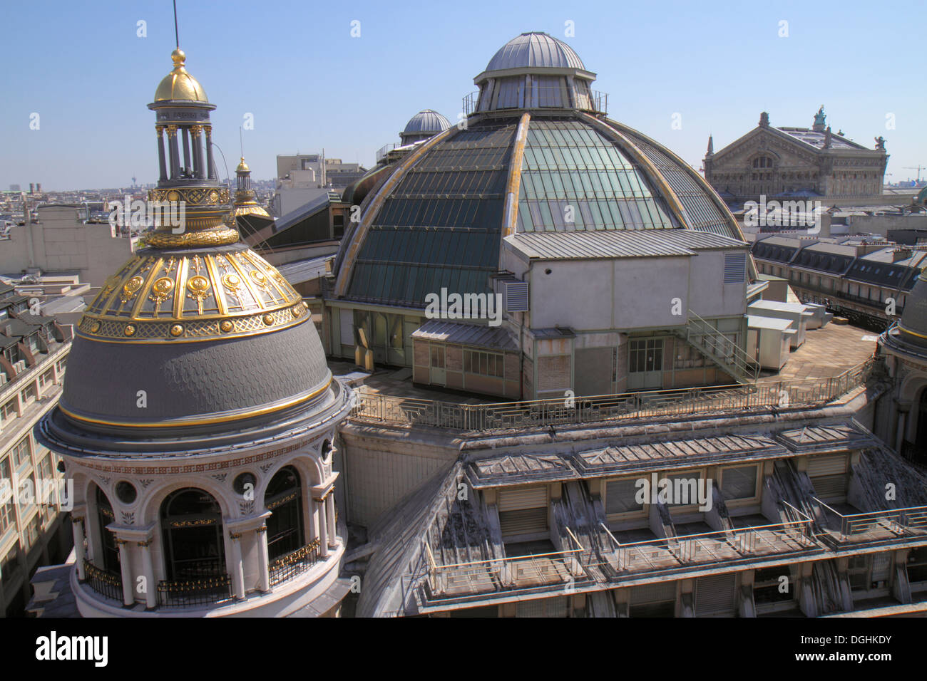 Au printemps dome hi-res stock photography and images - Alamy