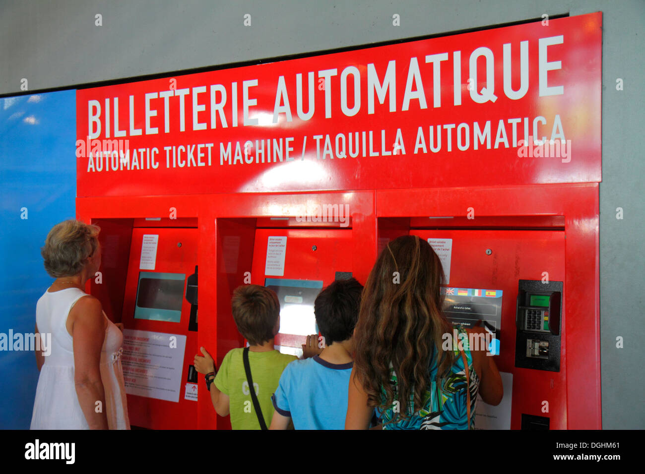 Paris centre pompidou interior hi-res stock photography and images - Alamy