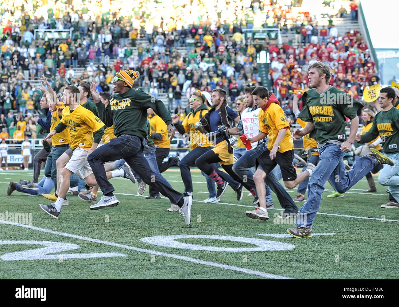 Baylor Bears fans take the traditional run before an NCAA college ...