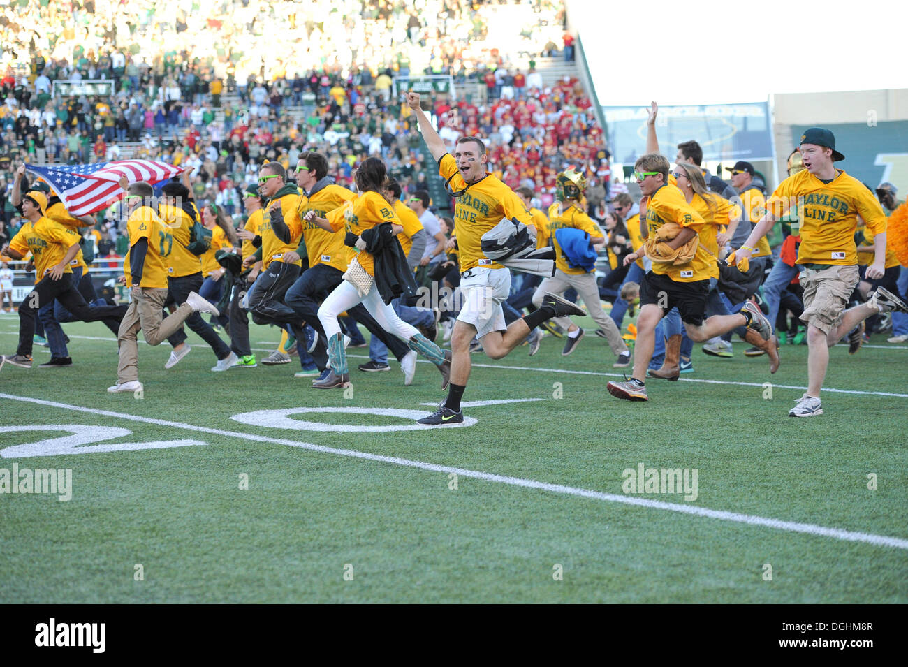 Baylor Bears fans take the traditional run before an NCAA college ...