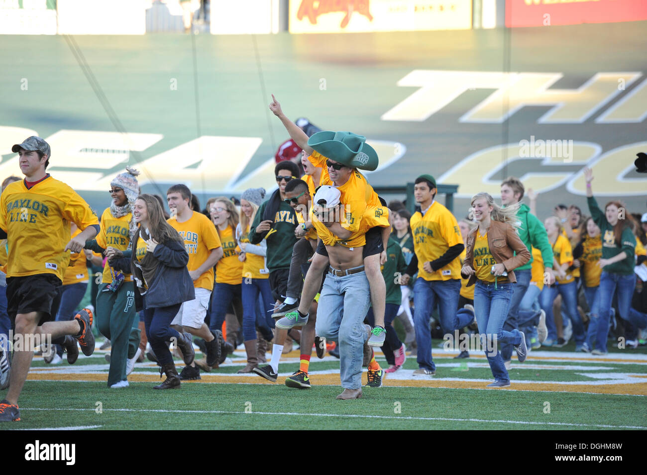 Baylor Bears fans take the traditional run before an NCAA college ...