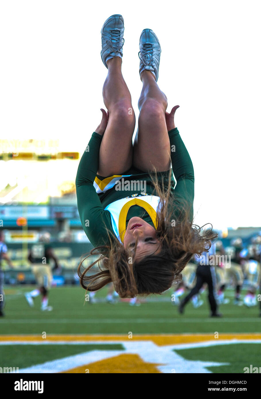Baylor bears cheerleaders hi-res stock photography and images - Alamy