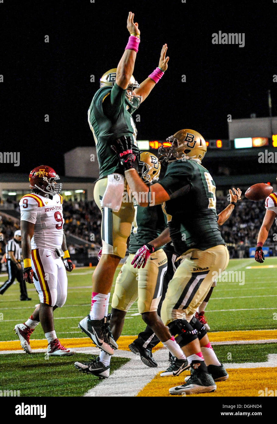 Baylor Bears quarterback Bryce Petty (14) rushes for a touchdown as he ...