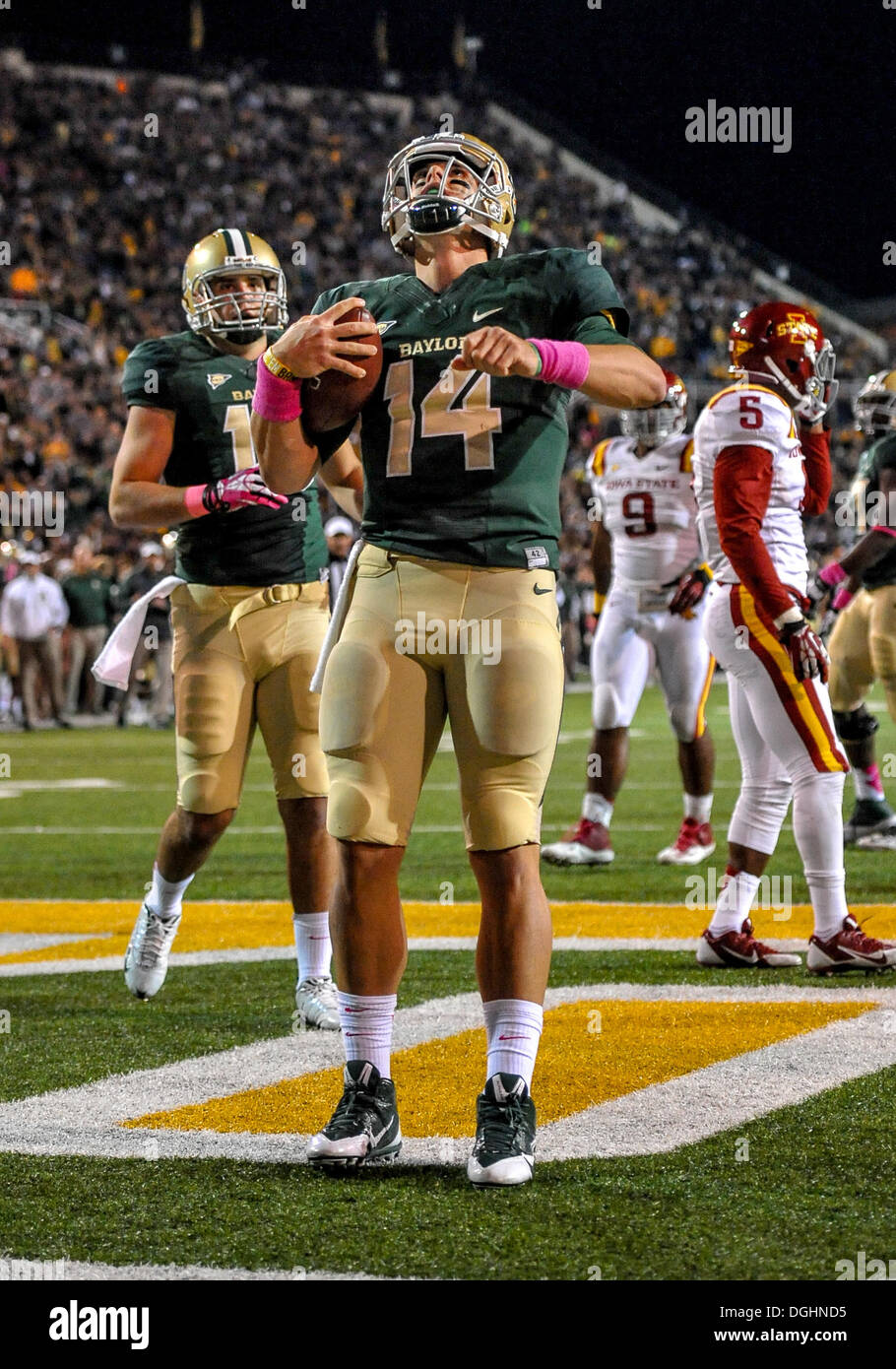 Baylor Bears quarterback Bryce Petty (14) rushes for a touchdown.during ...