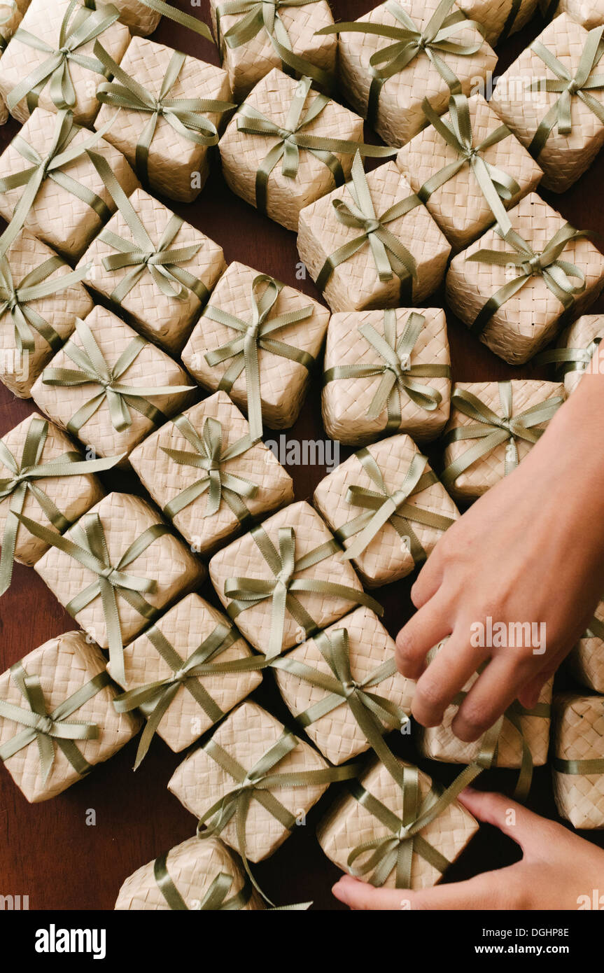 Arranging boxes hi-res stock photography and images - Alamy