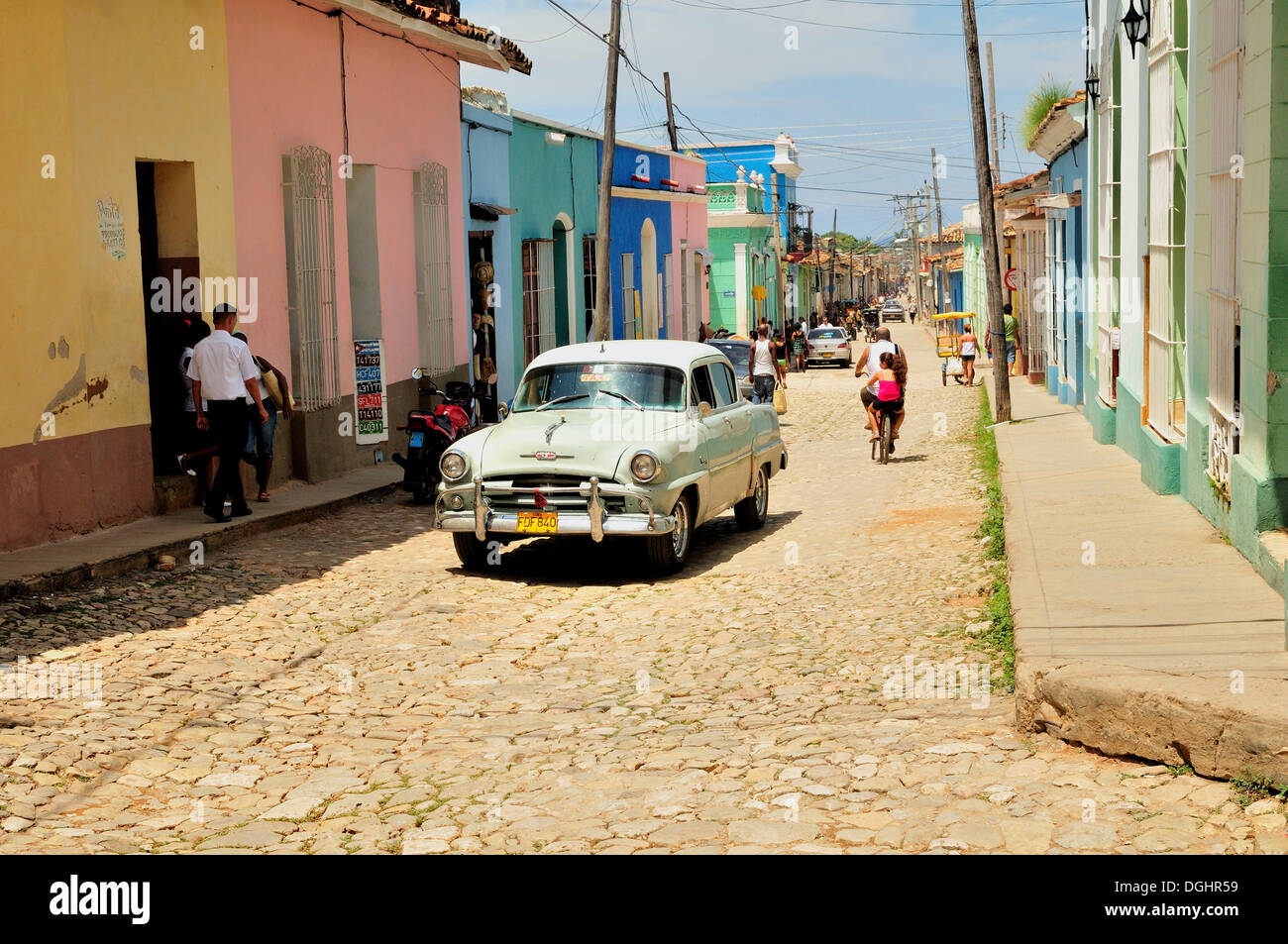 Car scenes hi-res stock photography and images - Alamy