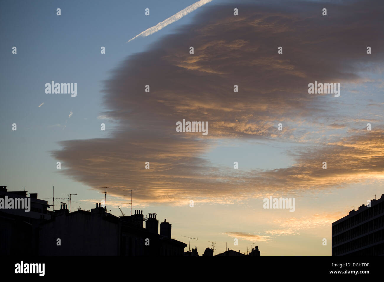 Morning cloud hi-res stock photography and images - Alamy