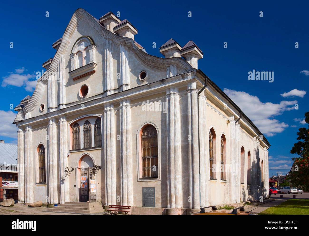 White buildings in europe hi-res stock photography and images - Alamy