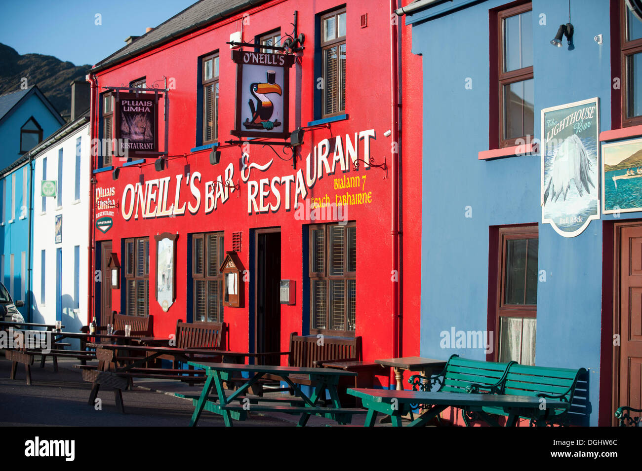 Irish row houses hi-res stock photography and images - Alamy