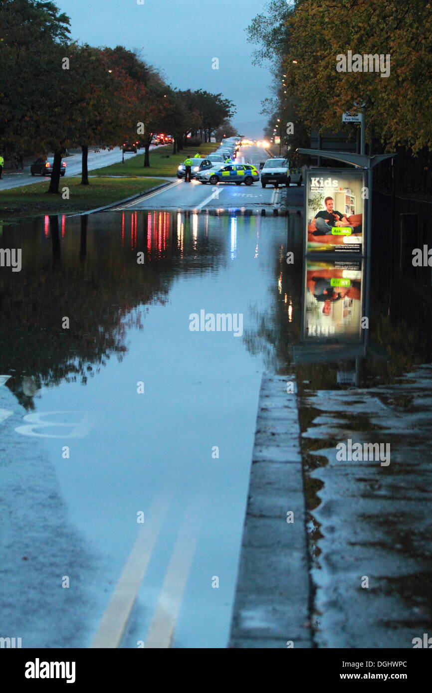 Glasgow, UK. 22nd Oct, 2013. Major flooding at A82 Great Western Road ...