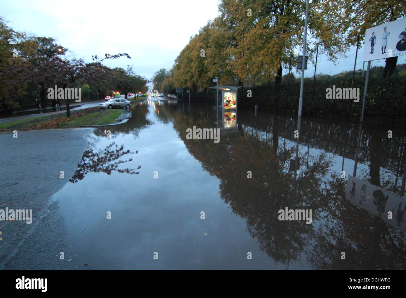 Glasgow, UK. 22nd Oct, 2013. Major flooding at A82 Great Western Road ...