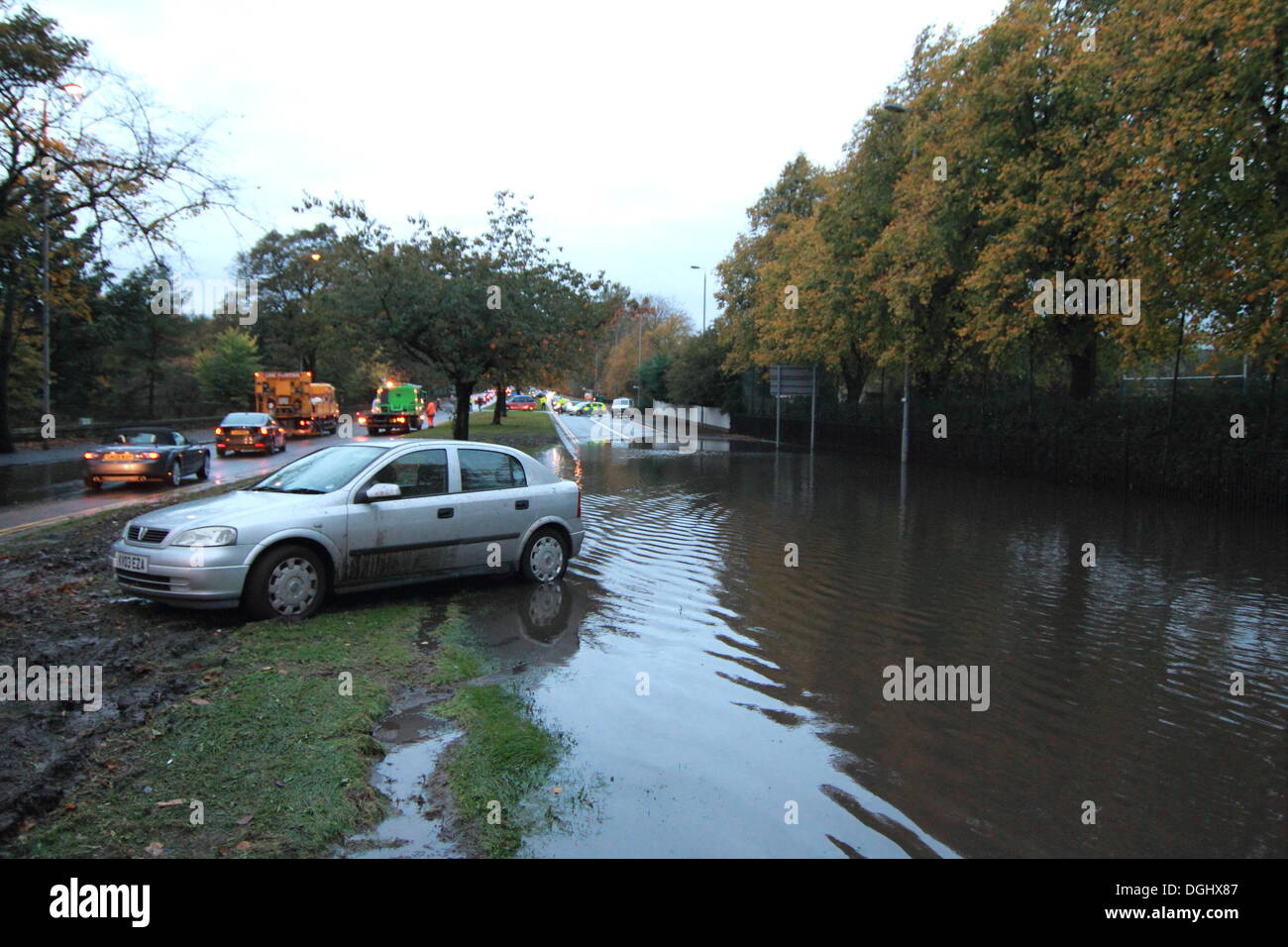 Glasgow, UK. 22nd Oct, 2013. Major flooding at A82 Great Western Road ...