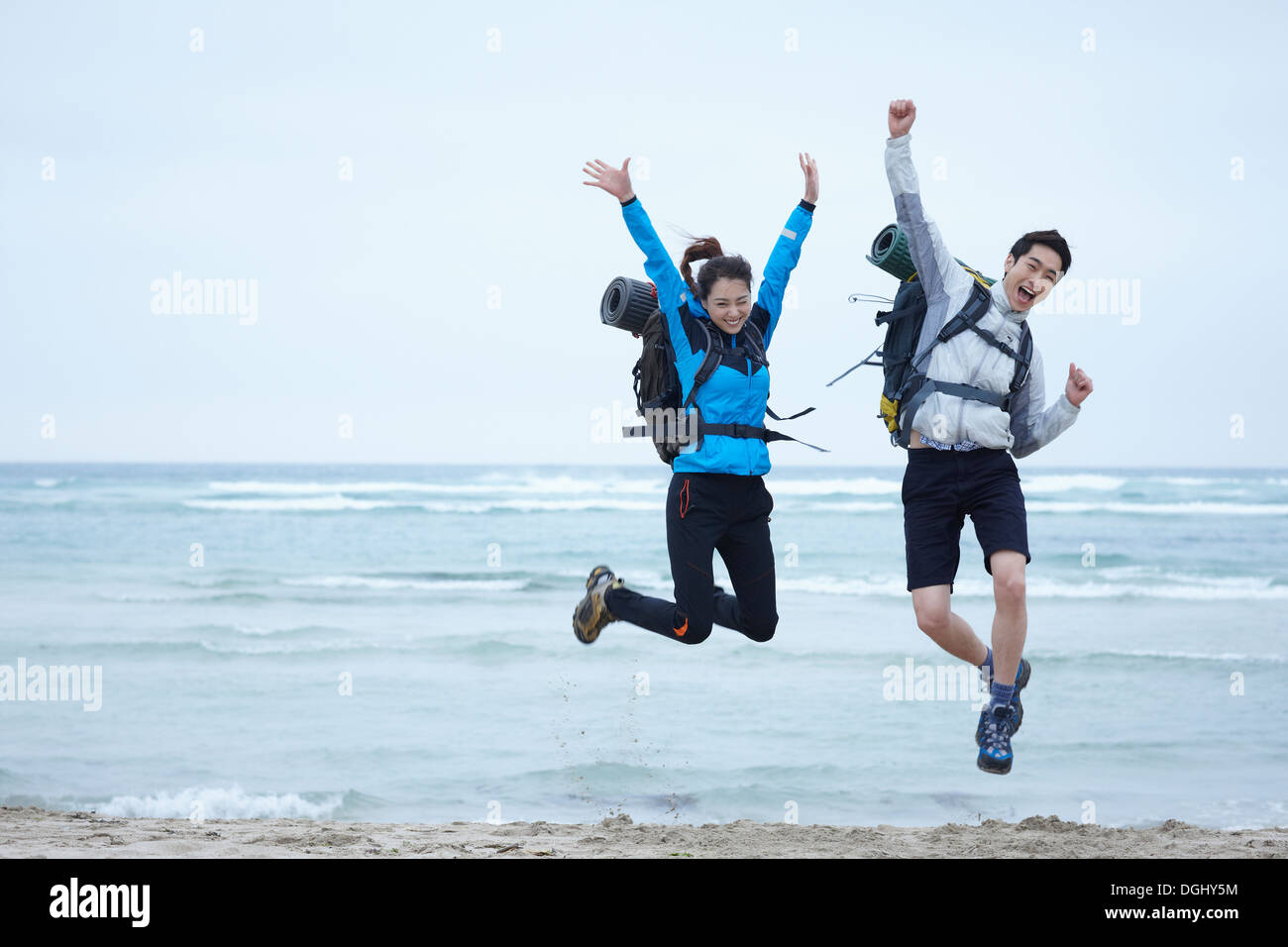 Couple jumping beach back hi-res stock photography and images - Alamy