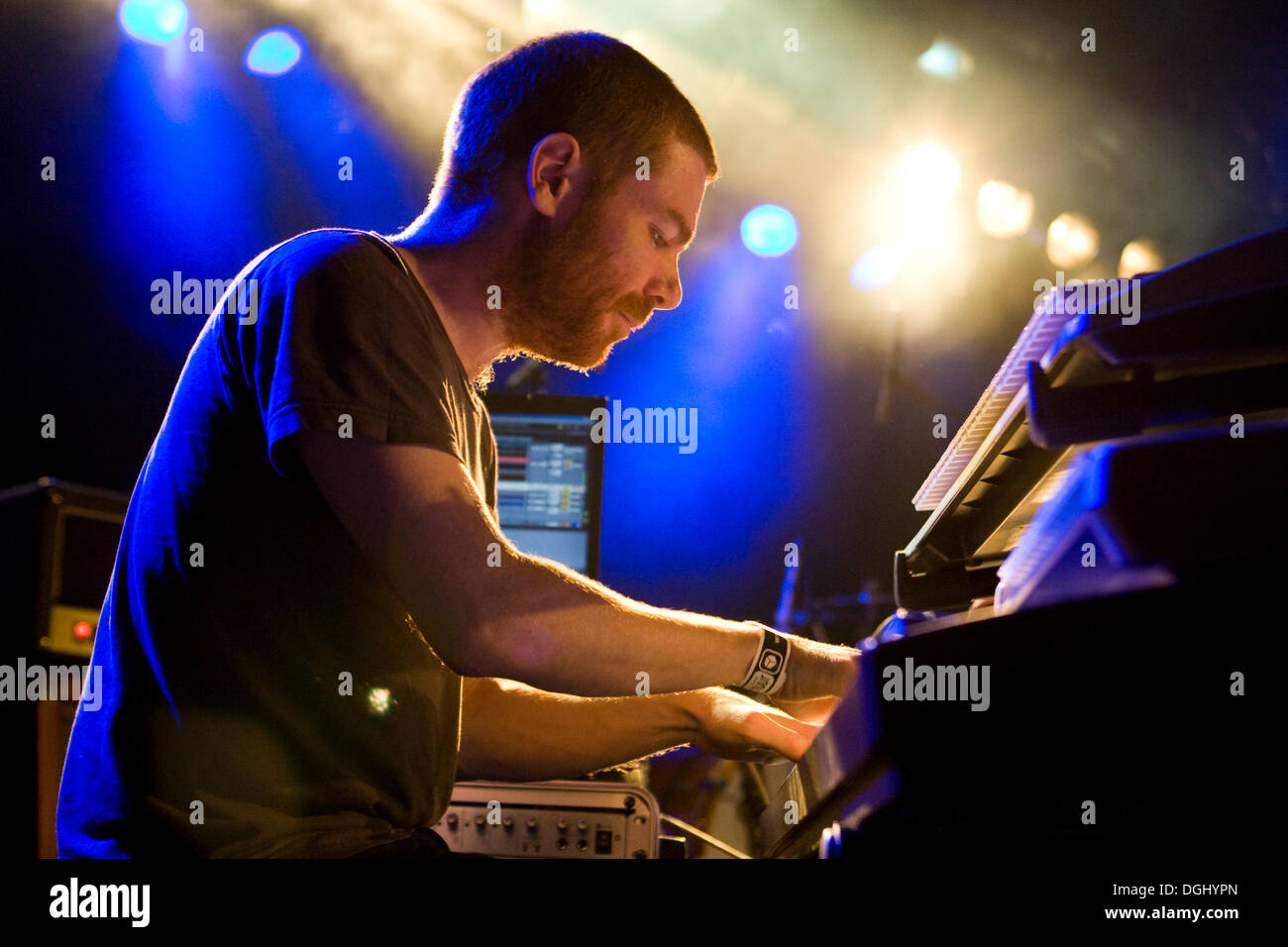 Keyboardist hi-res stock photography and images - Alamy