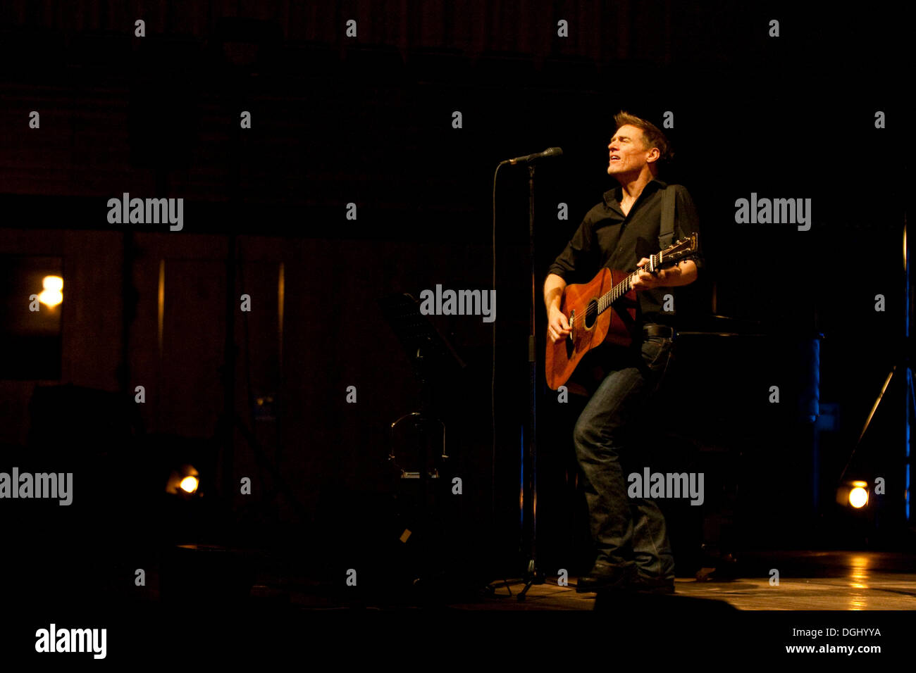 Canadian bryan adams in concert hi-res stock photography and images - Alamy
