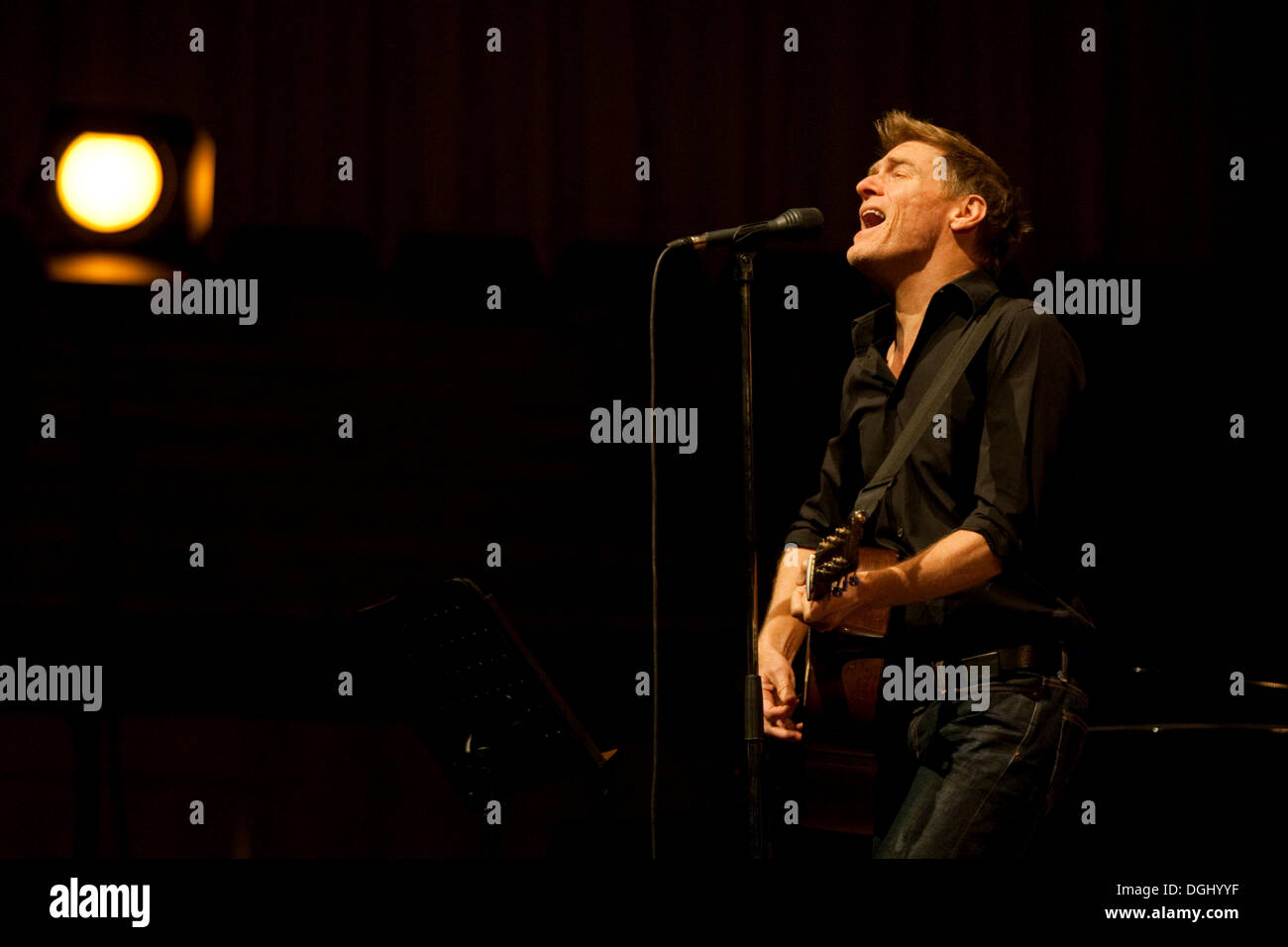 Canadian singer bryan adams hi-res stock photography and images - Alamy