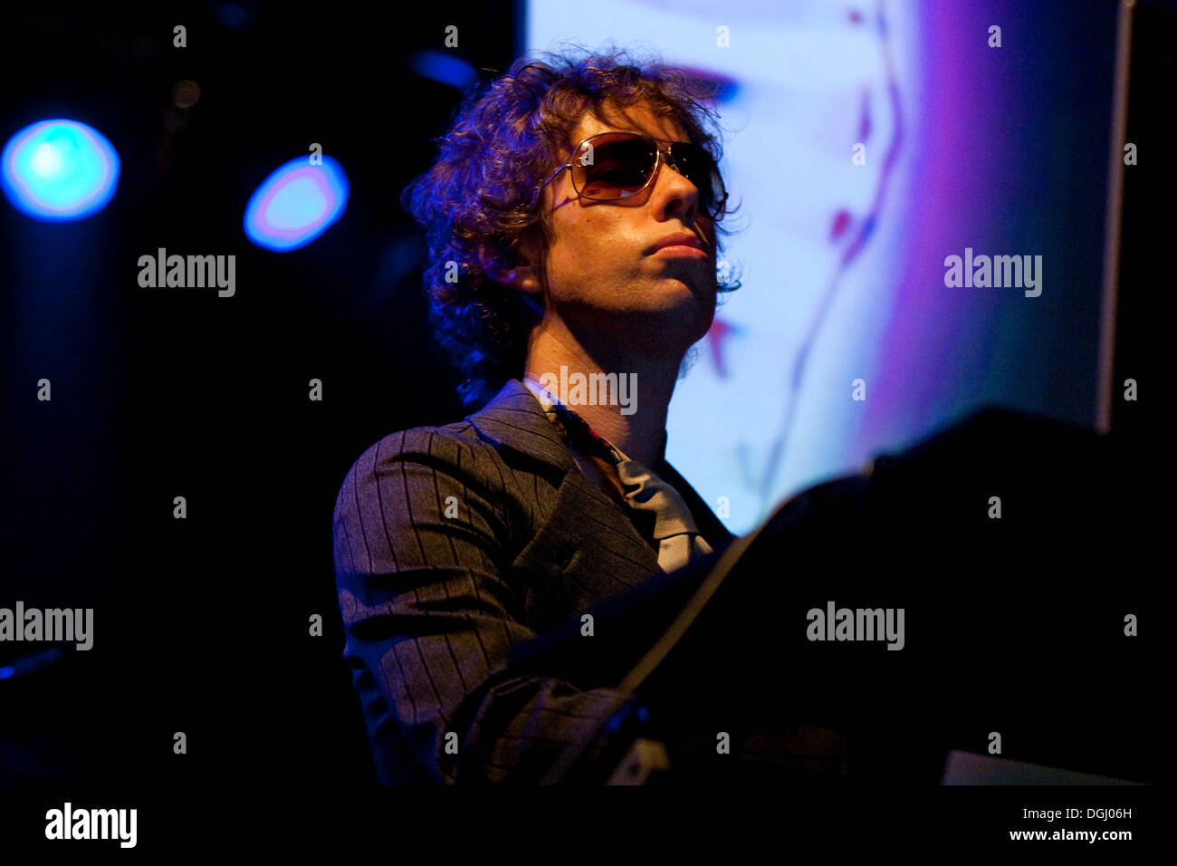 The French electro rock duo Risqué live in the Schueuer concert hall ...