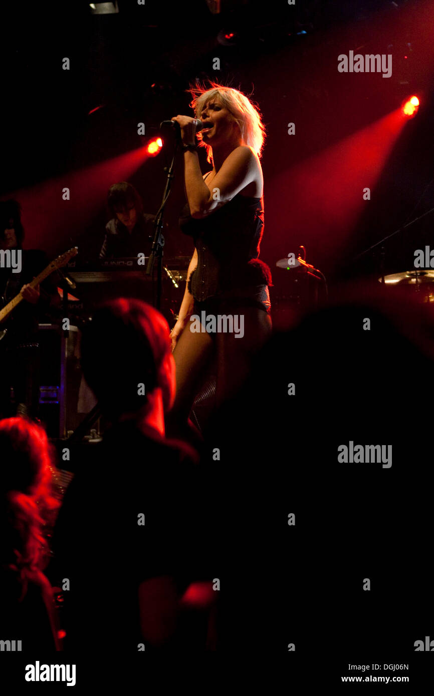 Singer front woman els pynoo hi-res stock photography and images - Alamy