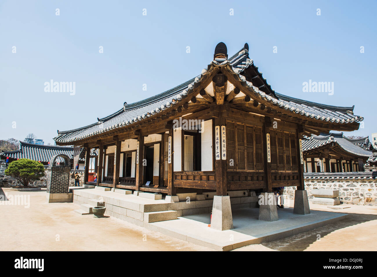 a traditional Korean building Stock Photo - Alamy