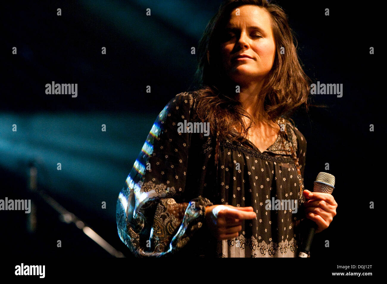 The Swiss singer Caroline Chevin live with band in the Schueuer venue ...