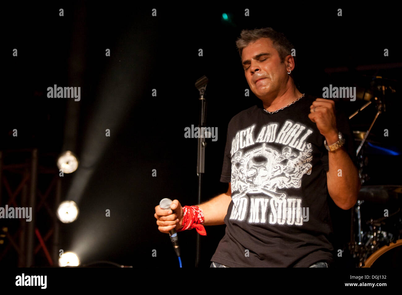 Eric St. Michaels, singer and front man of the Swiss rock band China ...