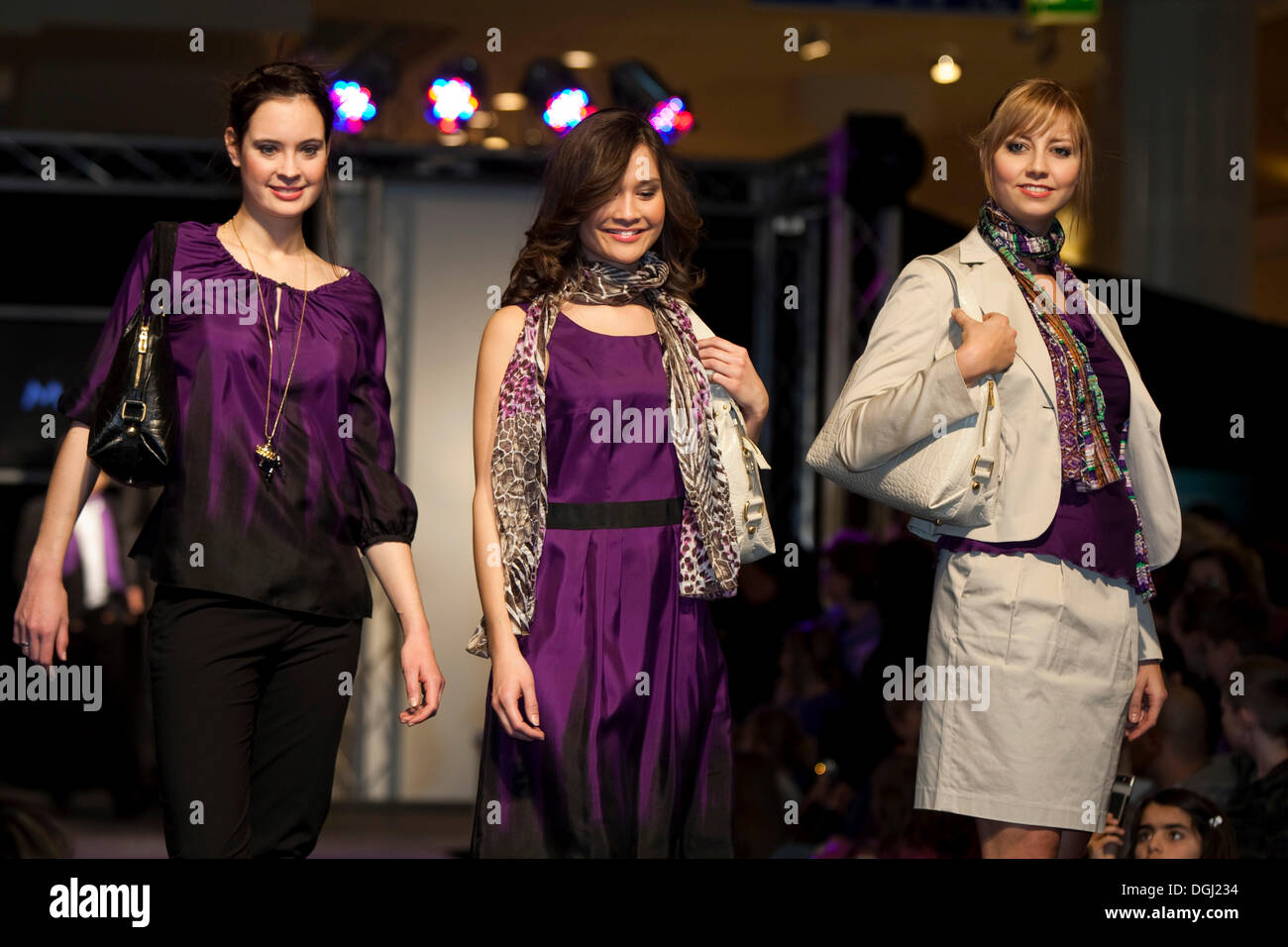 Female models hi-res stock photography and images - Alamy