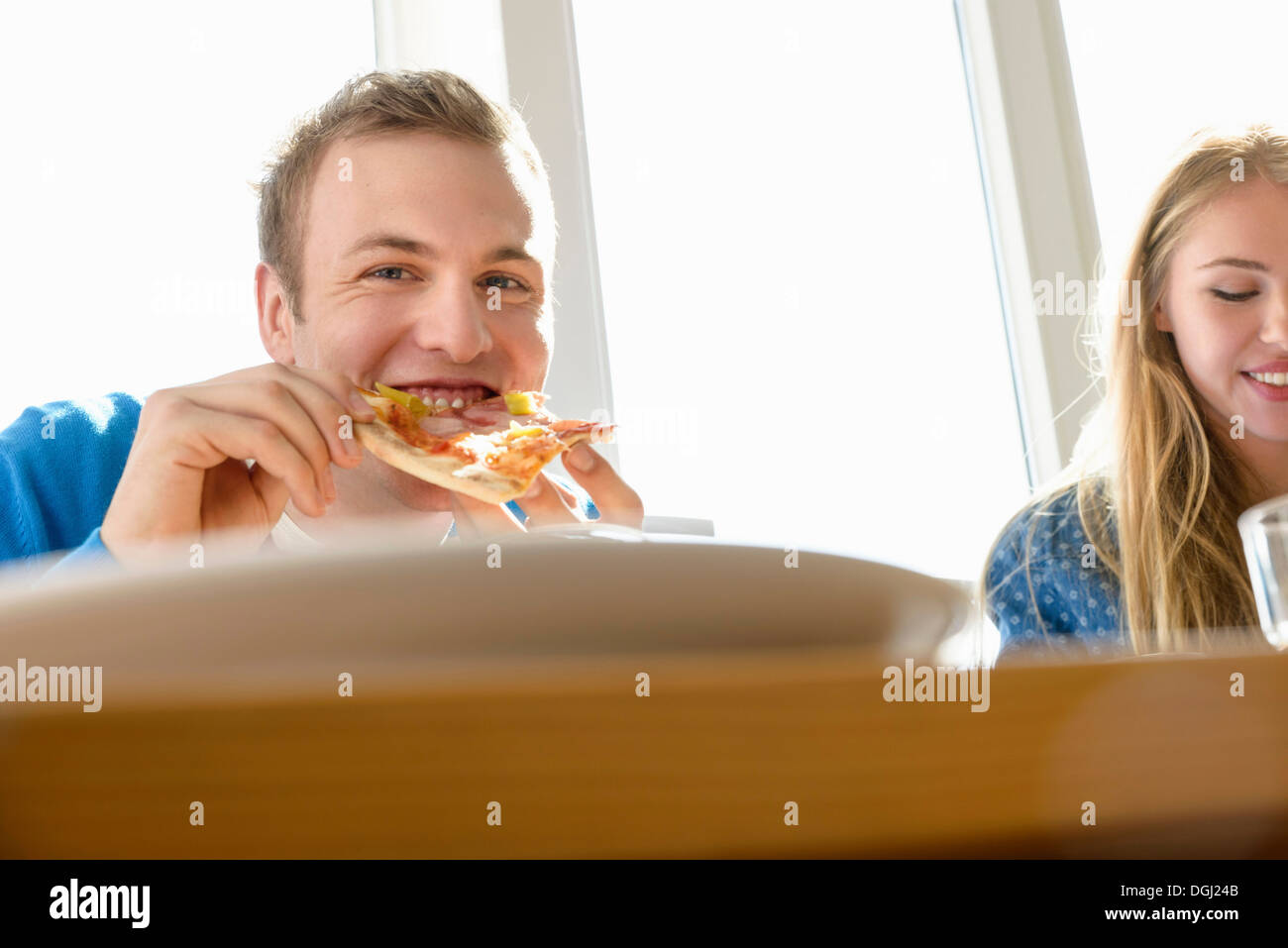 Couple eating pizza home plate hi-res stock photography and images - Alamy
