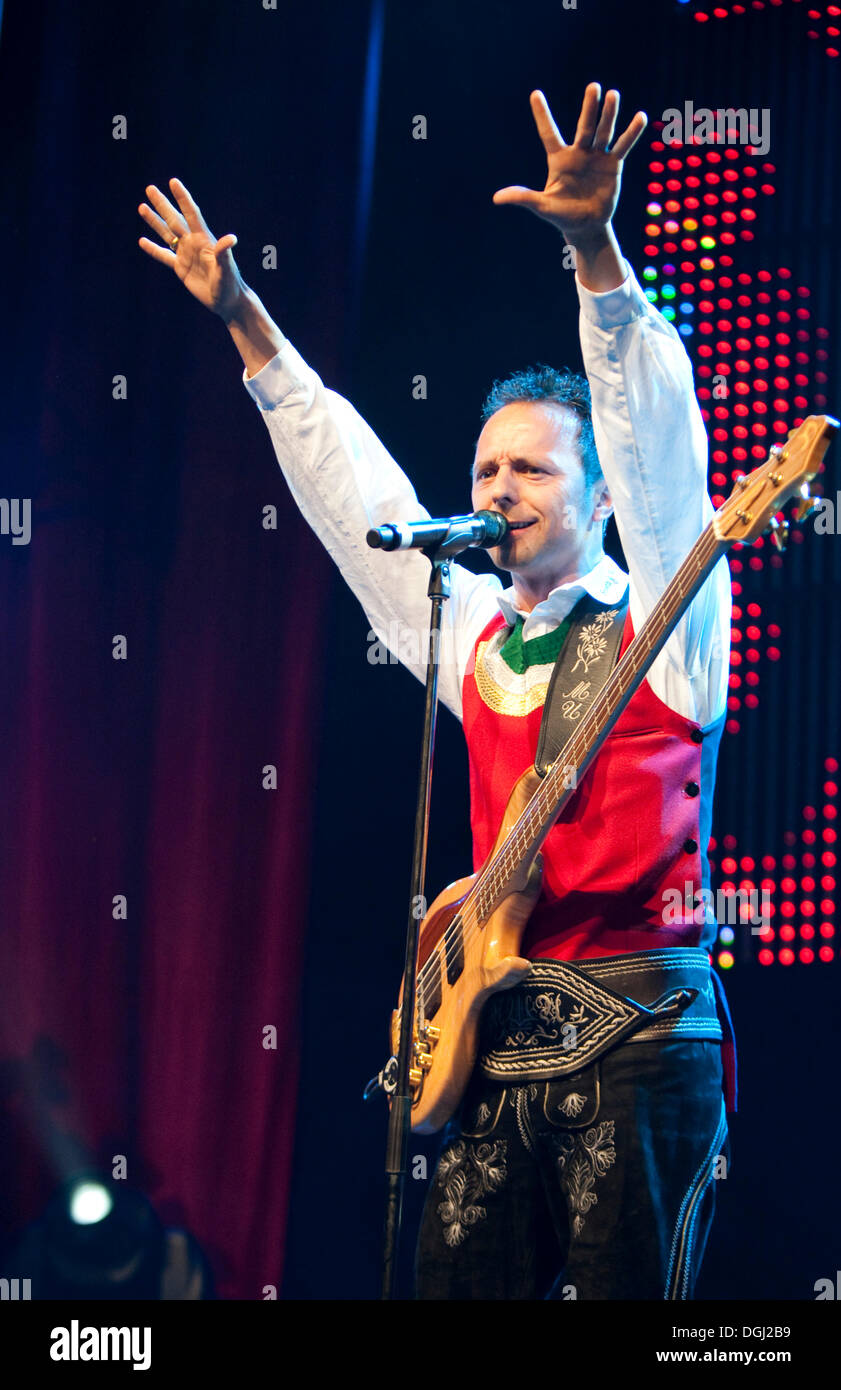 Austrian folk music group die hi-res stock photography and images - Alamy