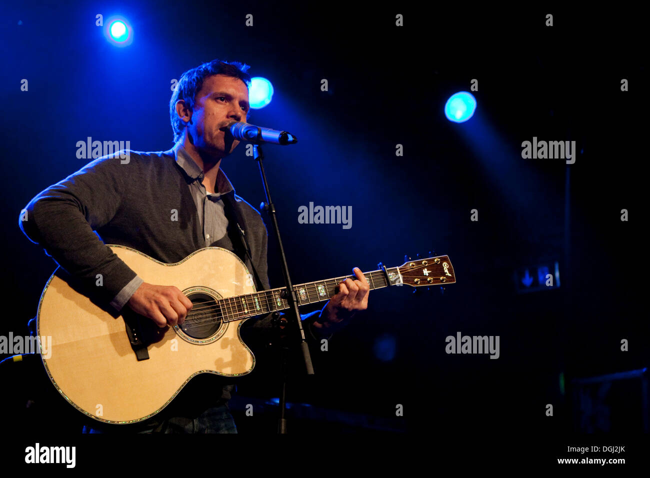 British singer and songwriter Gus MacGregor live at the Schueuer ...