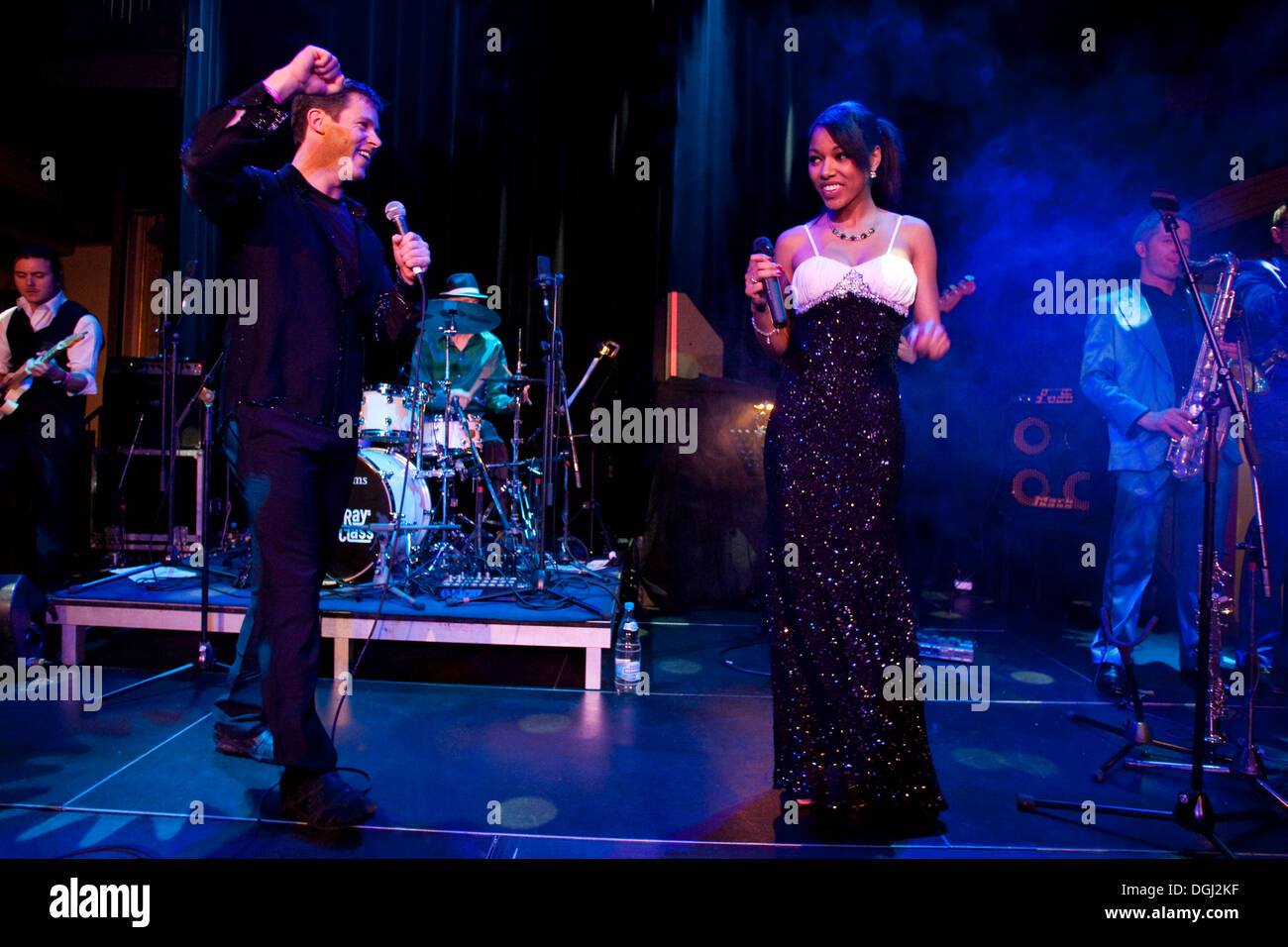 Singers Kent Stetler and Jizelle, Swiss band Mr Ray's Class, live at ...