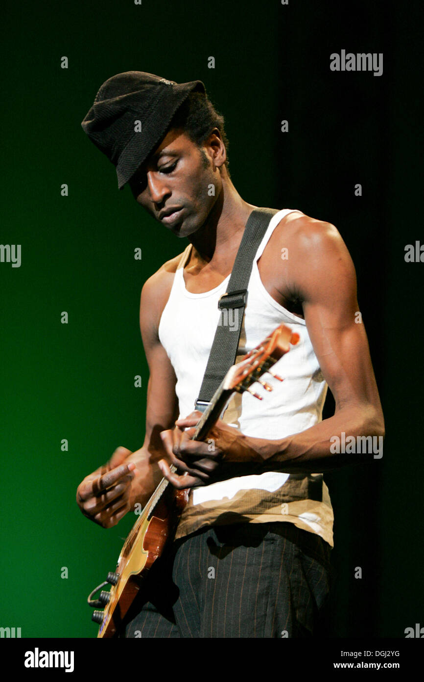 The Nigerian singer and guitarist Keziah Jones live at the Blue Balls ...